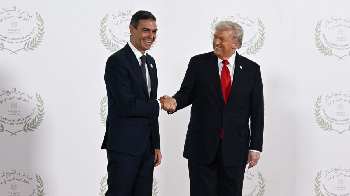Del saludo al pulso: así fue el apretón de manos entre Trump y Sánchez